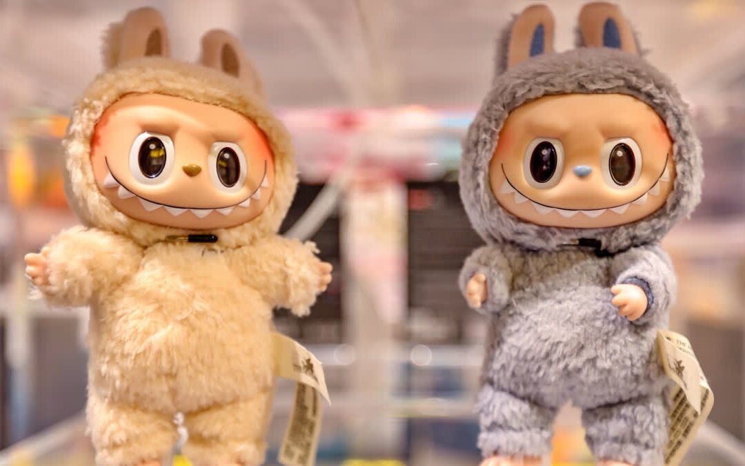 Labubu Doll: अजीब लेकिन क्यूट गुड़िया पर फिदा हैं सेलेब्स